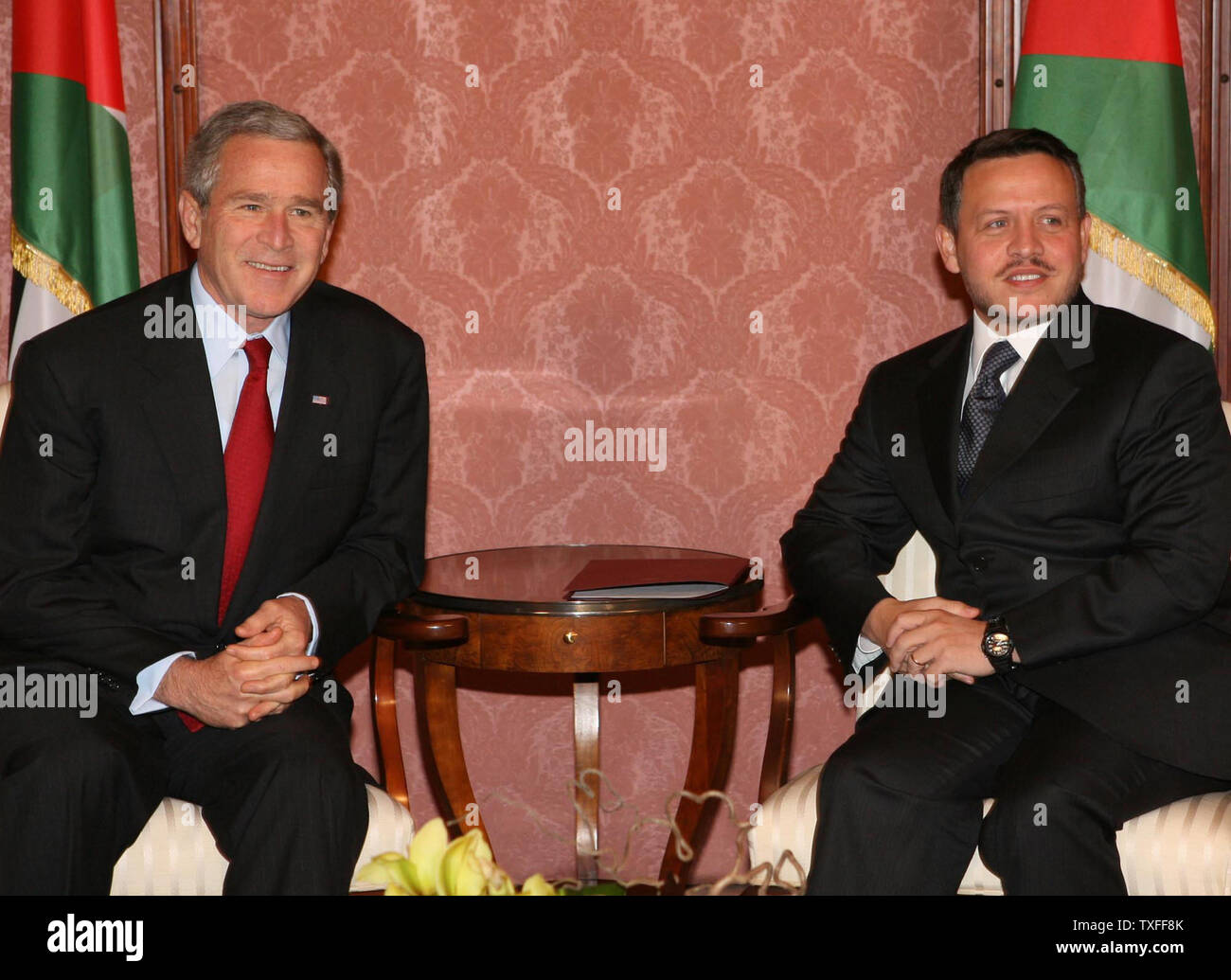 U.S. President George Bush (L) meets with Jordan's King Abdullah in ...