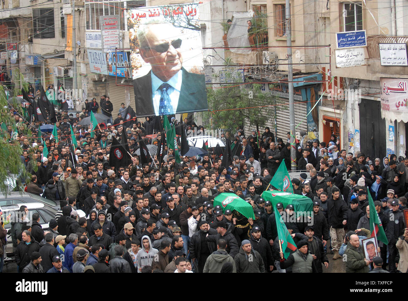 Protesting lebanese hi-res stock photography and images - Alamy