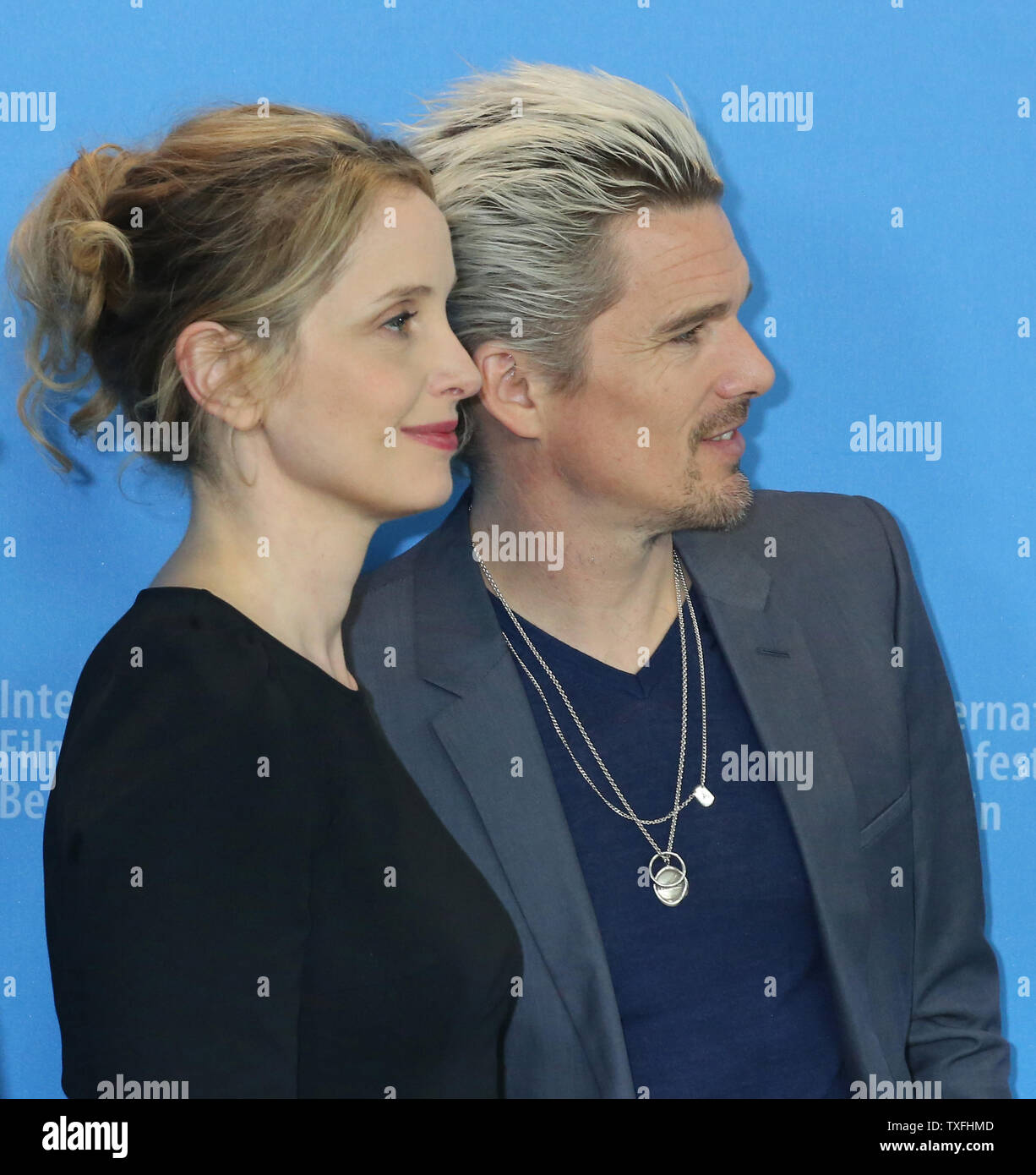 Julie delpy ethan hawke midnight hi-res stock photography and images ...
