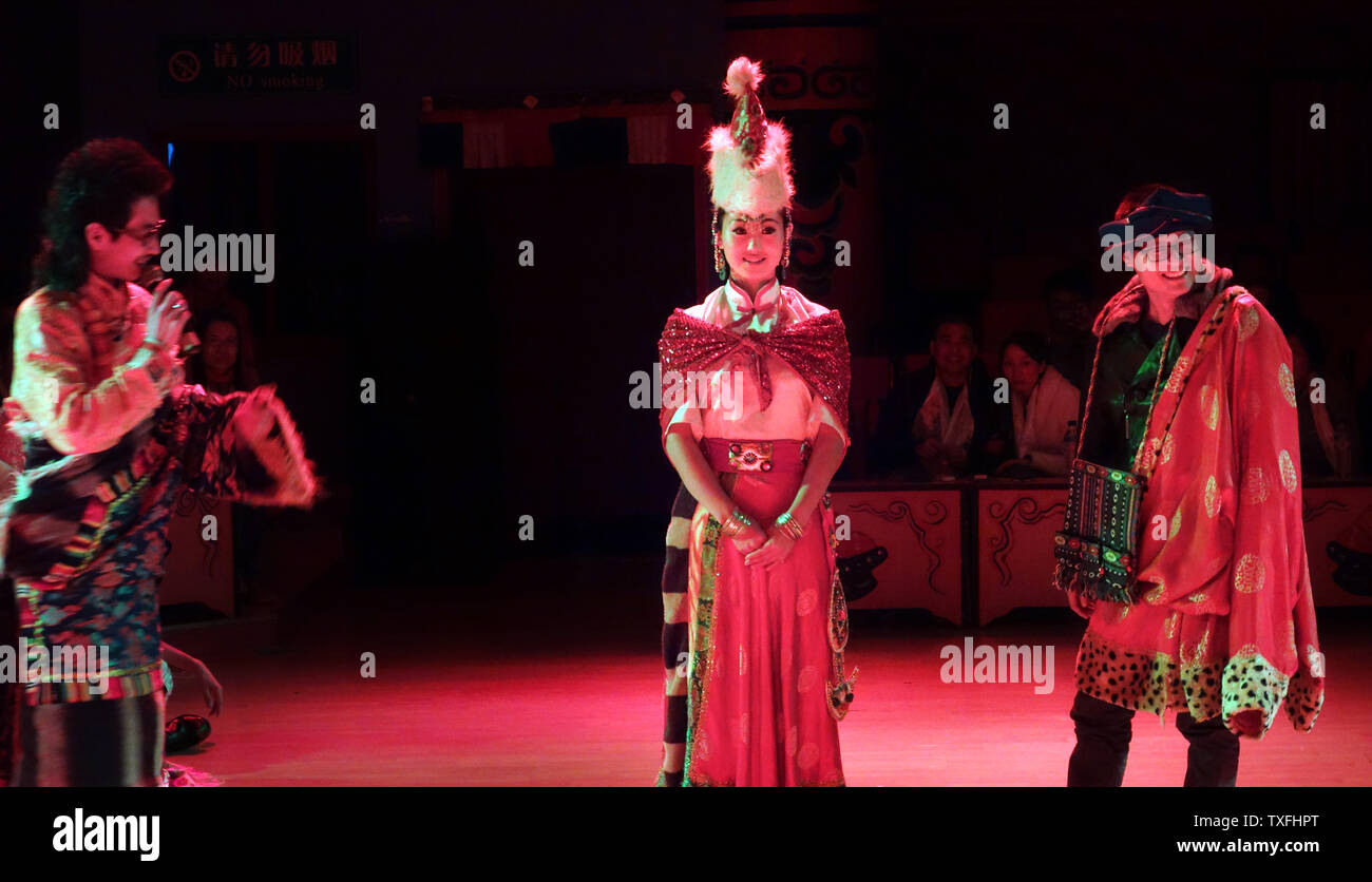 Tibetan song and dance Stock Photo - Alamy