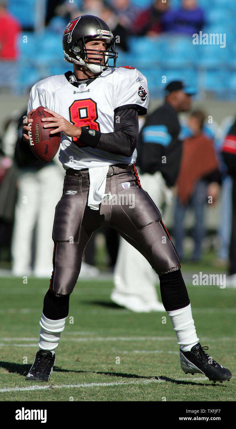Brian Griese (8) quarterback of the Tampa Bay Buccaneers looks for a ...