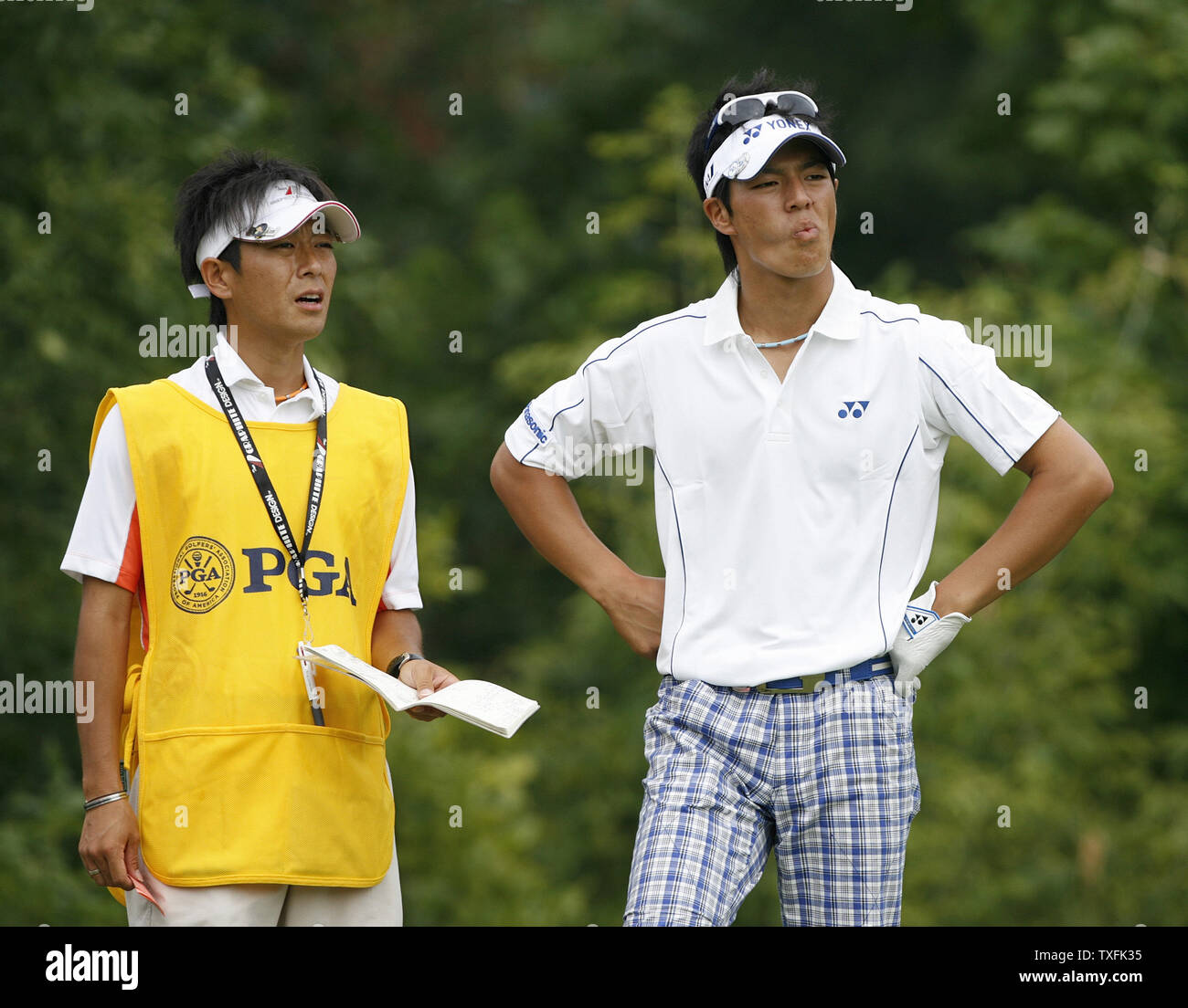Ryo ishikawa japan caddie hiroyuki hi-res stock photography and images ...