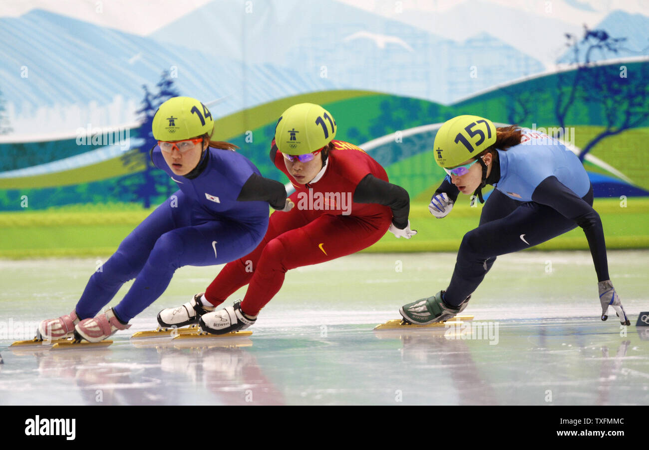 Seung-Hi Park of the Republic of Korea (L), Yang Zhou of China (C) and ...