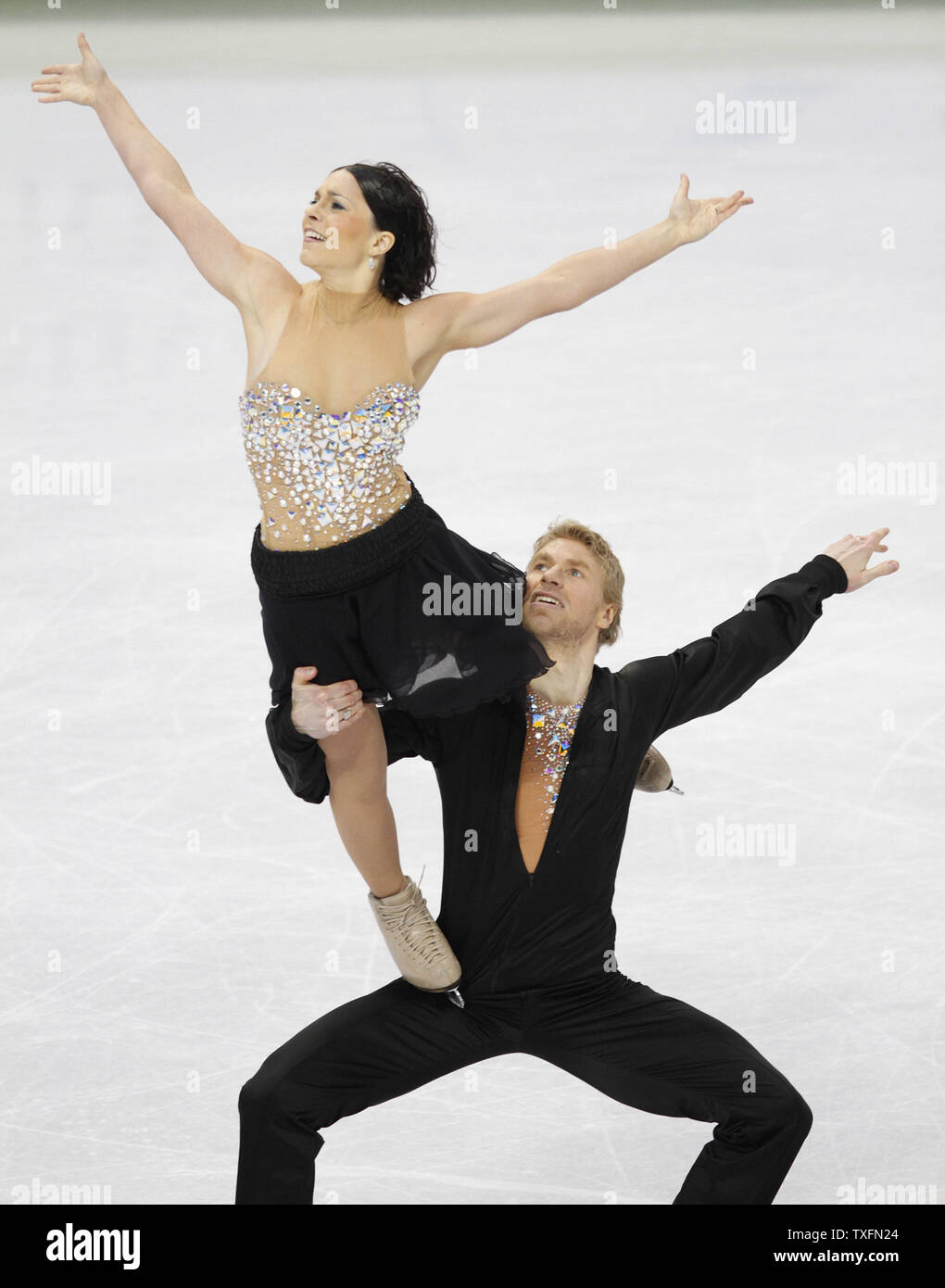 Isabelle Delobel and Oliver Schoenfelder of France skate their free ...