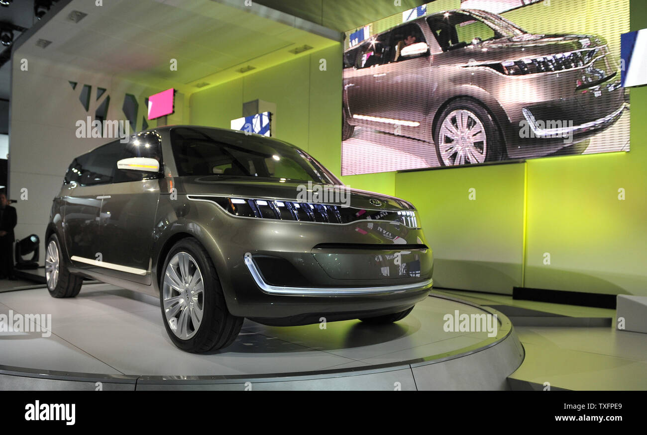 Kia unveils the KV7 van concept at the 2011 North American ...