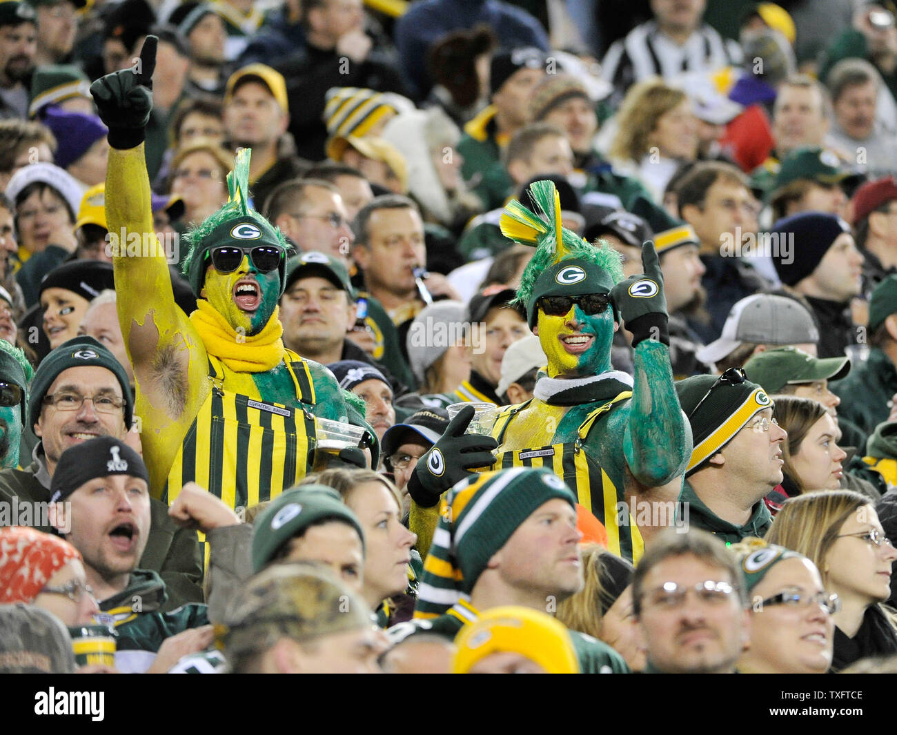 Lambeau field fans hi-res stock photography and images - Alamy