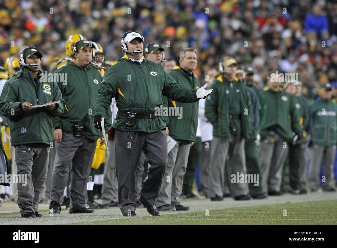 Green Bay Packers head coach Mike McCarthy pleads with the referees ...