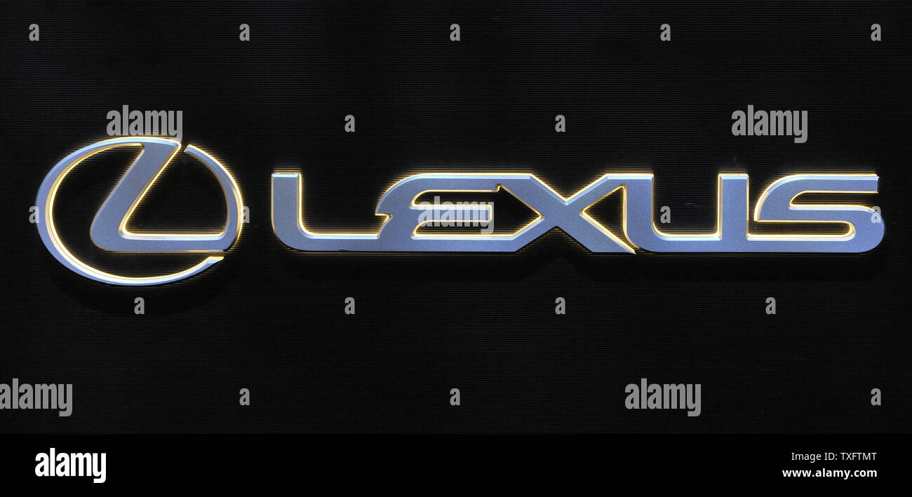 Lexus logo hi-res stock photography and images - Alamy