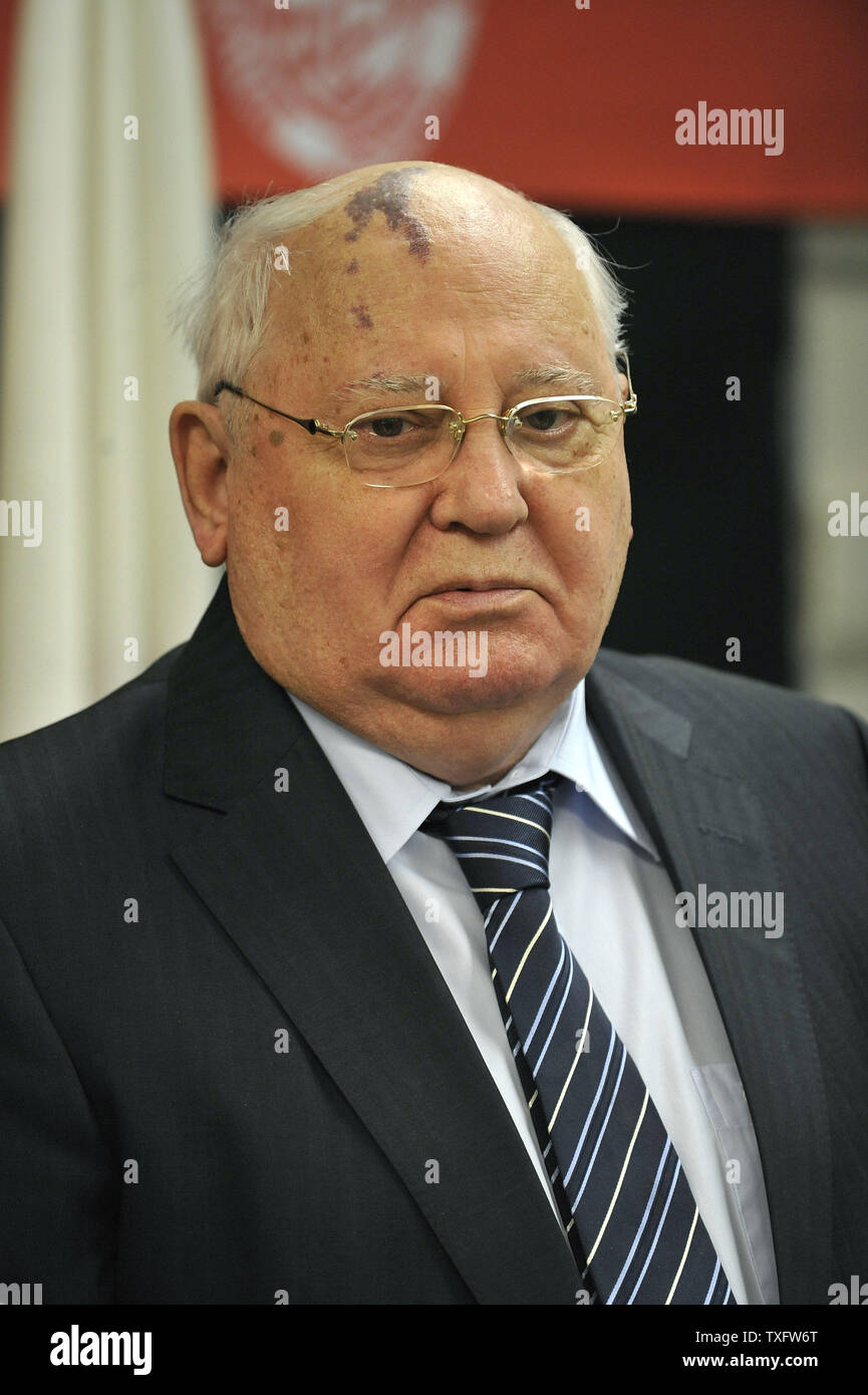 Mikhail gorbachev 1990 hi-res stock photography and images - Alamy