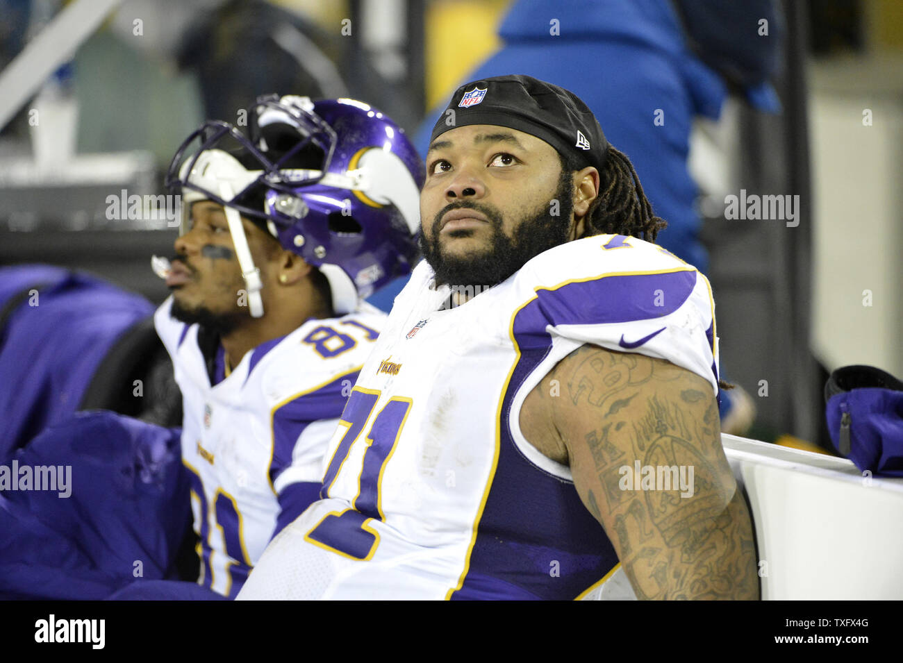Minnesota Vikings tackle Phil Loadholt looks up at the scoreboard ...