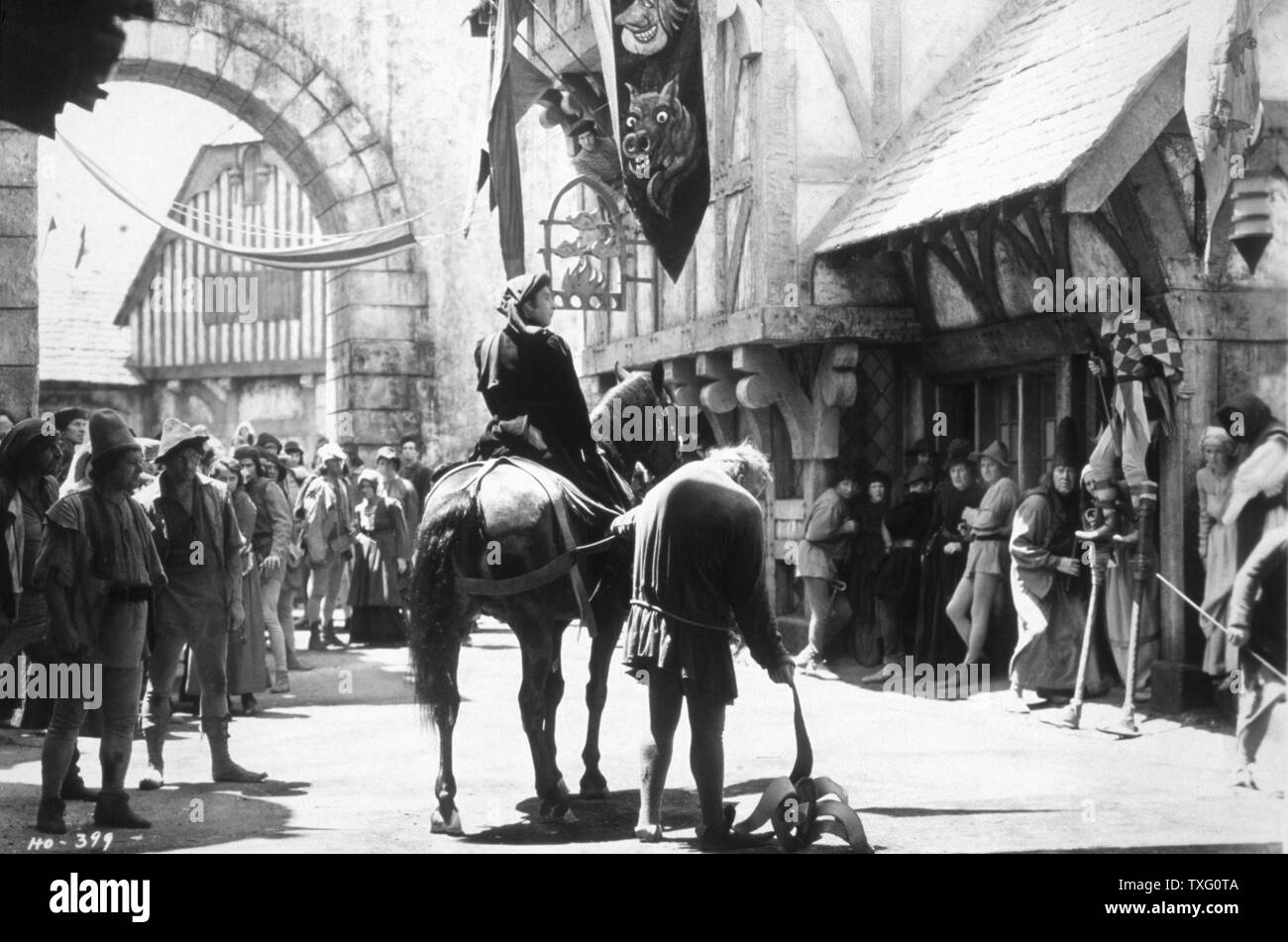 Hunchback woman hi-res stock photography and images - Alamy