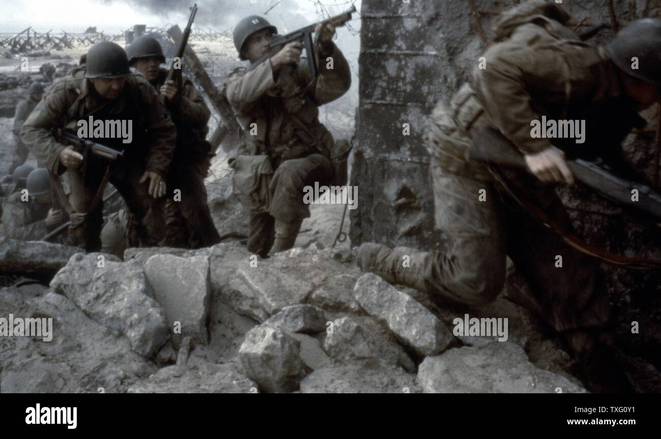 Steven spielberg on set 1990s hi-res stock photography and images - Alamy