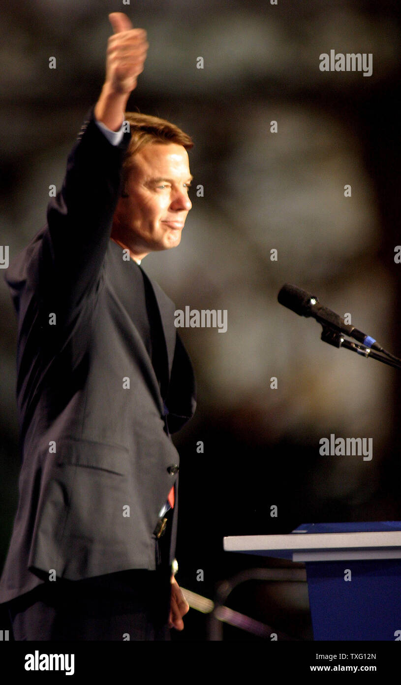 Kerry edwards supporters hi-res stock photography and images - Alamy