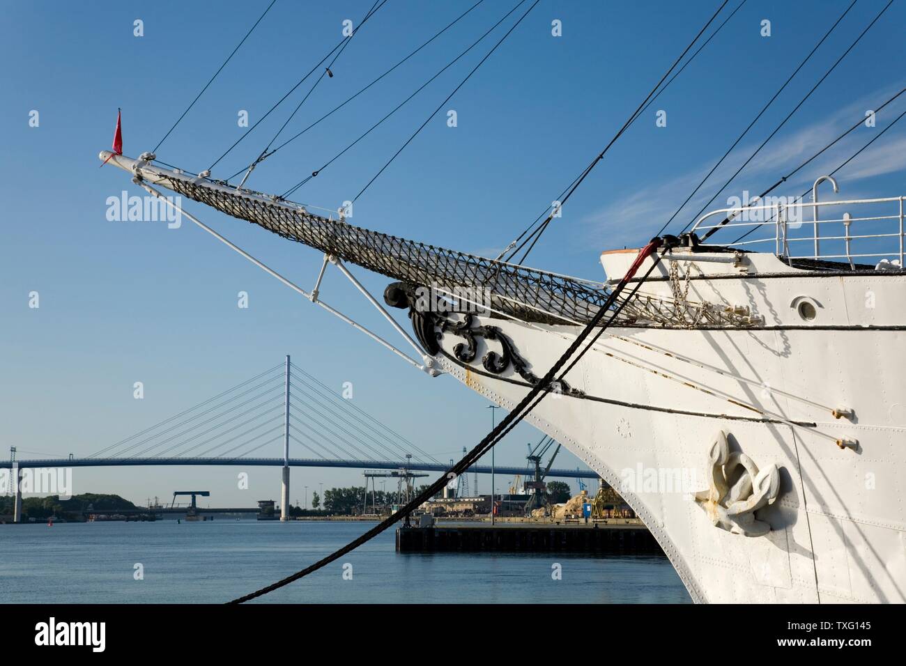 Fore ship hi-res stock photography and images - Alamy