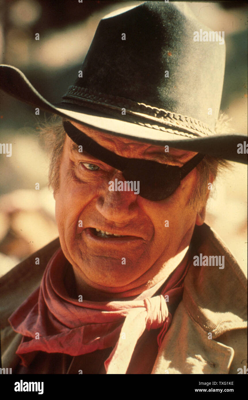 Rooster cogburn 1975 john wayne hi-res stock photography and images - Alamy