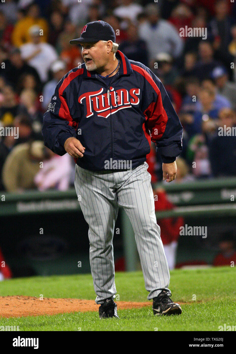 Fenway pitchers mound hi-res stock photography and images - Alamy