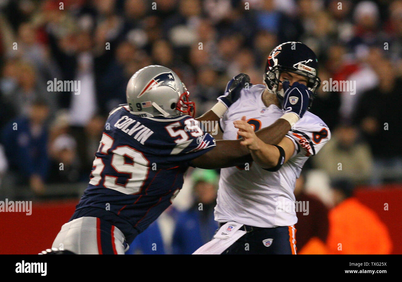 New England Patriots linebacker Rosevelt Colvin pressures Chicago Bears ...