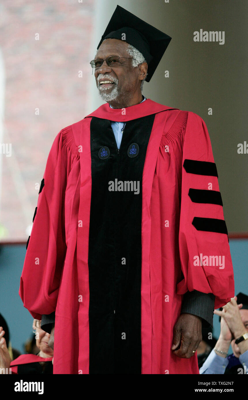 Retired basketball legend, Bill Russell, stands to receive his honorary ...
