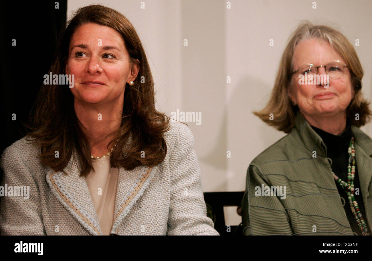 Melinda Gates (L) and Bill Gates' stepmother Mimi Gardner Gates ...