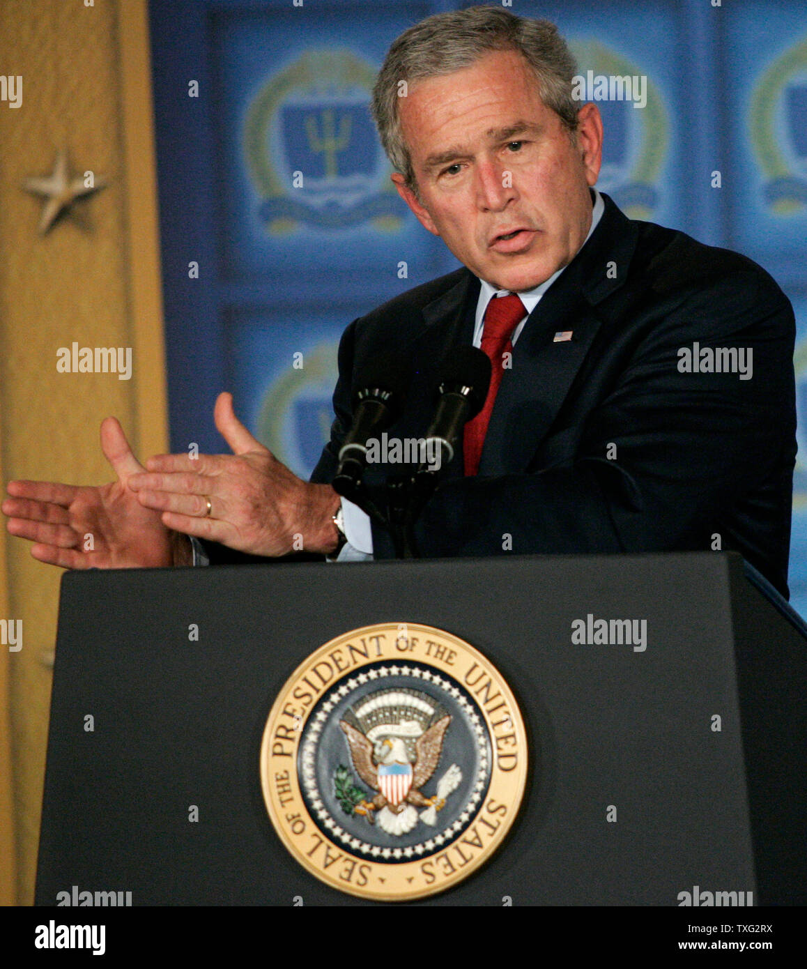 U.S. President George W. Bush discusses Iraq while addressing the crowd ...