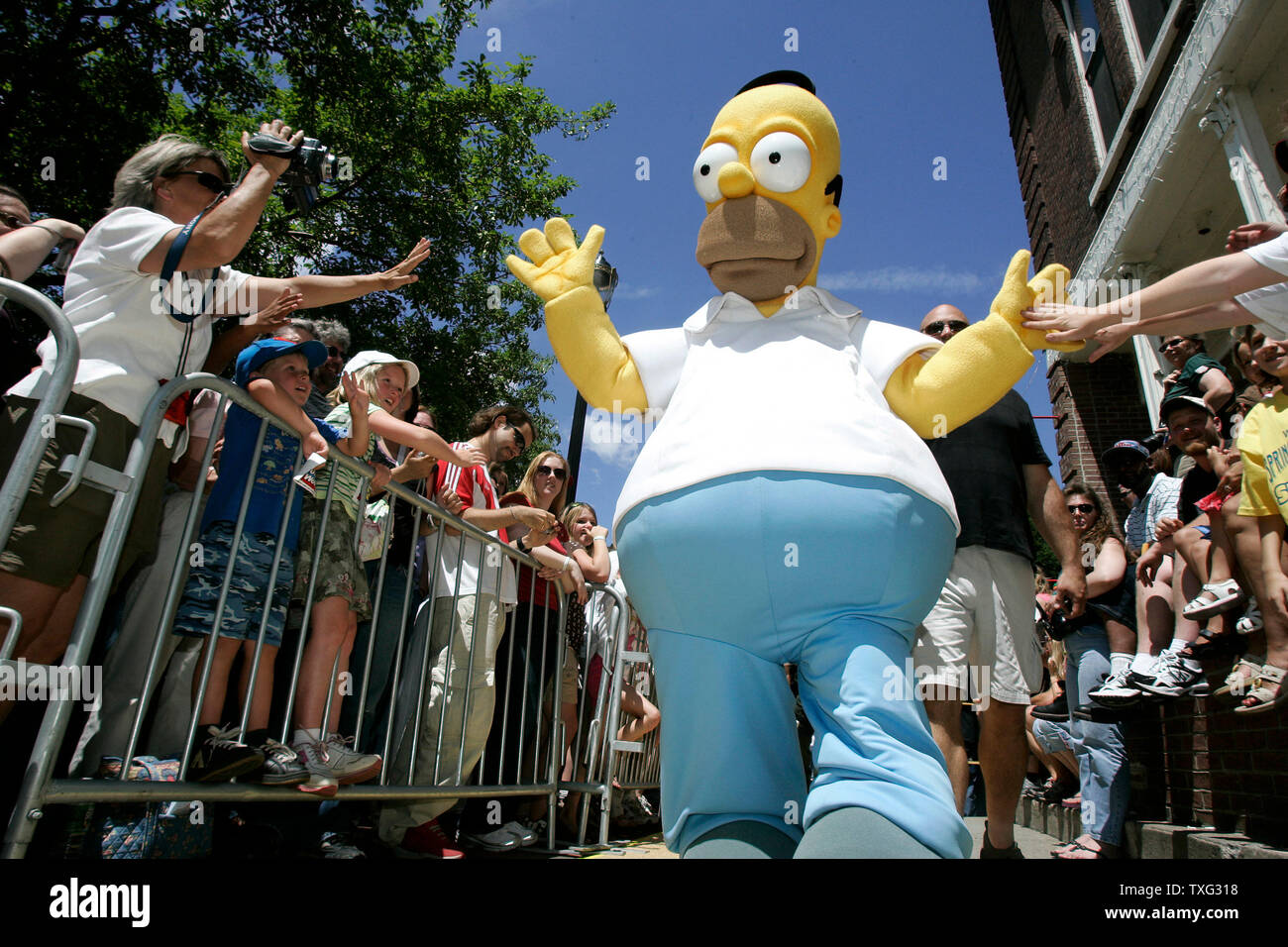 Homer Simpson walks down the yellow carpet at the hometown premiere of ...