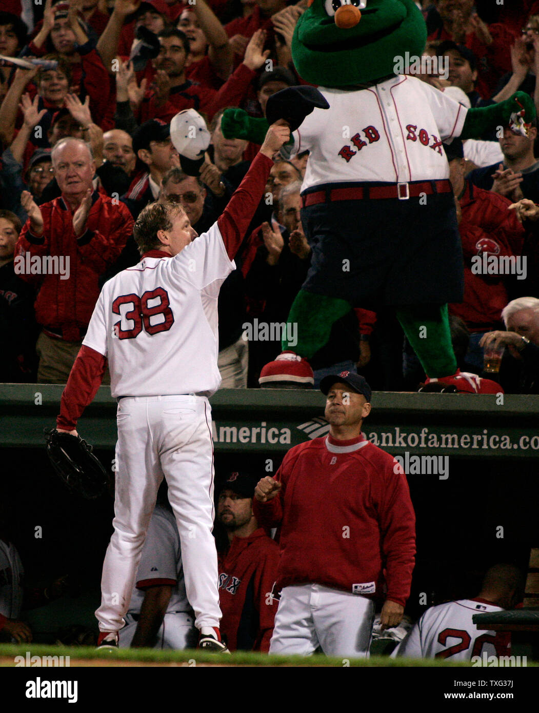 Boston Red Sox starting pitcher Curt Schilling (38) doffs his hat to ...