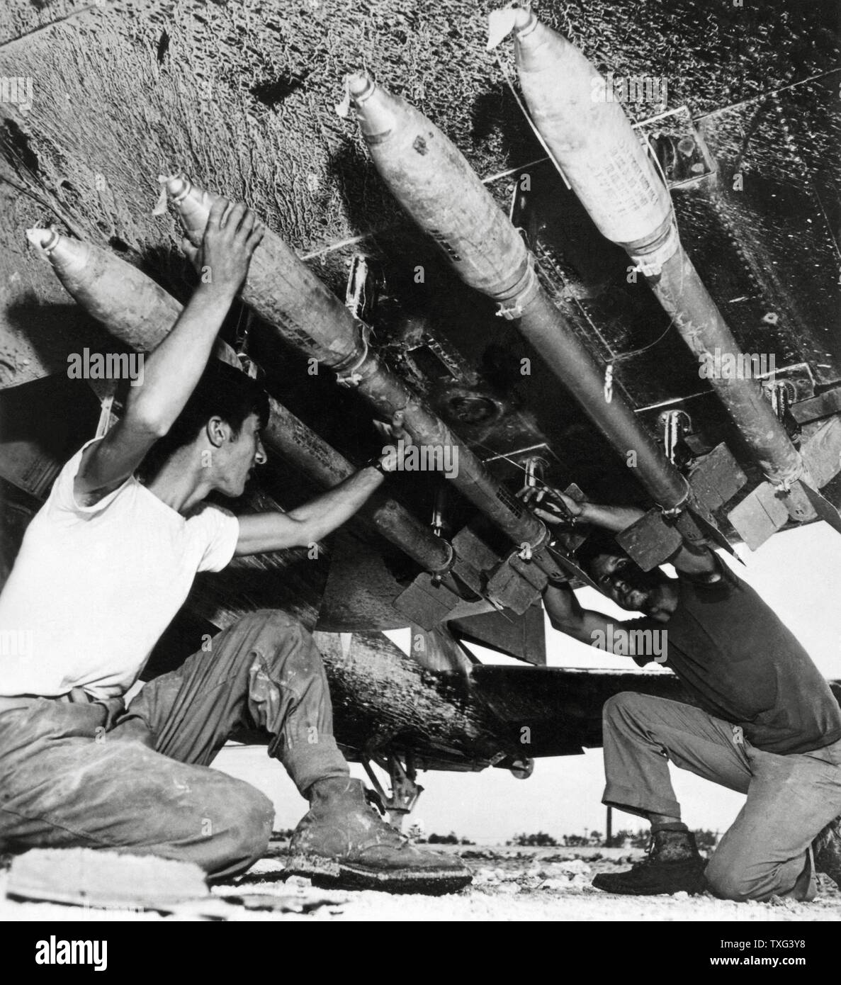 Rockets on an American military fighter-bomber, 1945 Stock Photo - Alamy