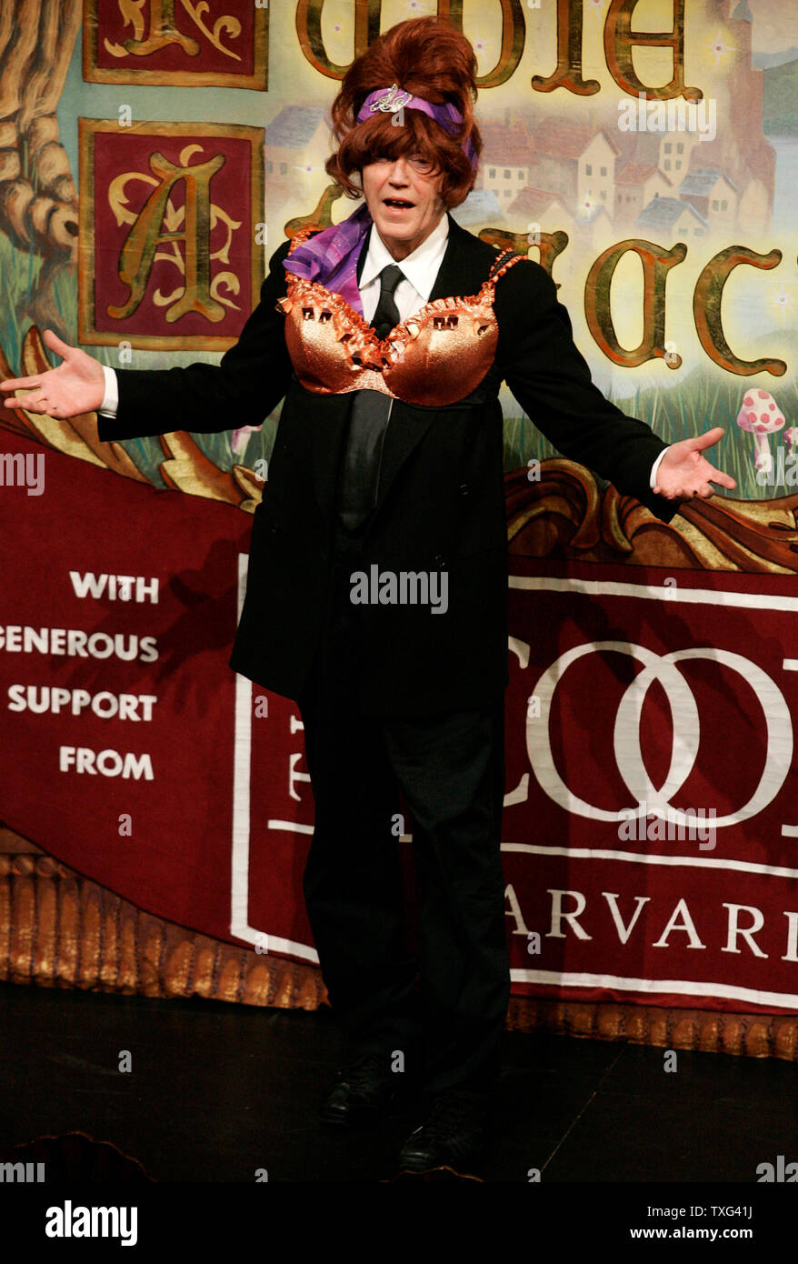 Actor Christopher Walken dances on stage before being presented with ...