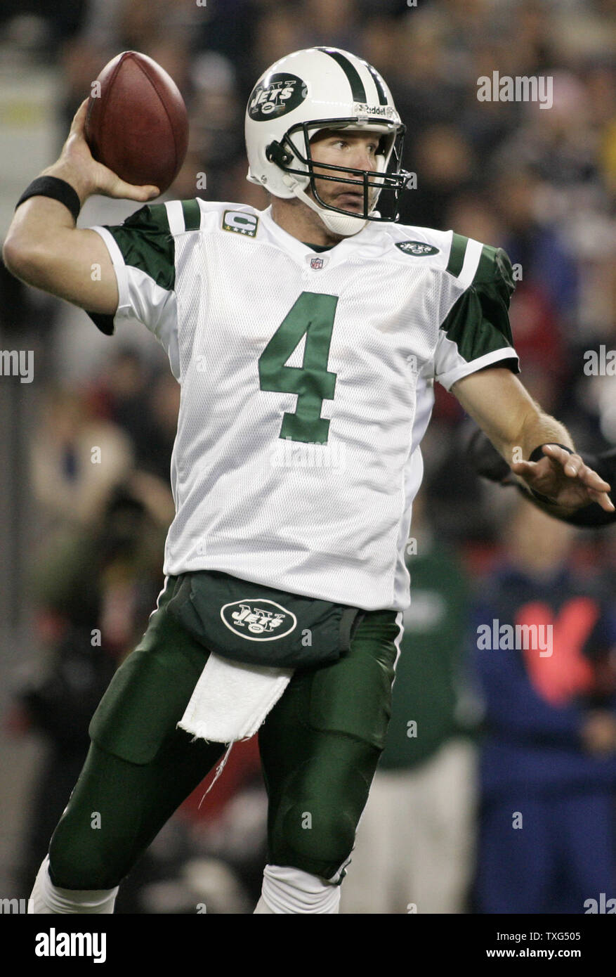 New York Jets quarterback Brett Favre (4) drops back for a pass in the ...