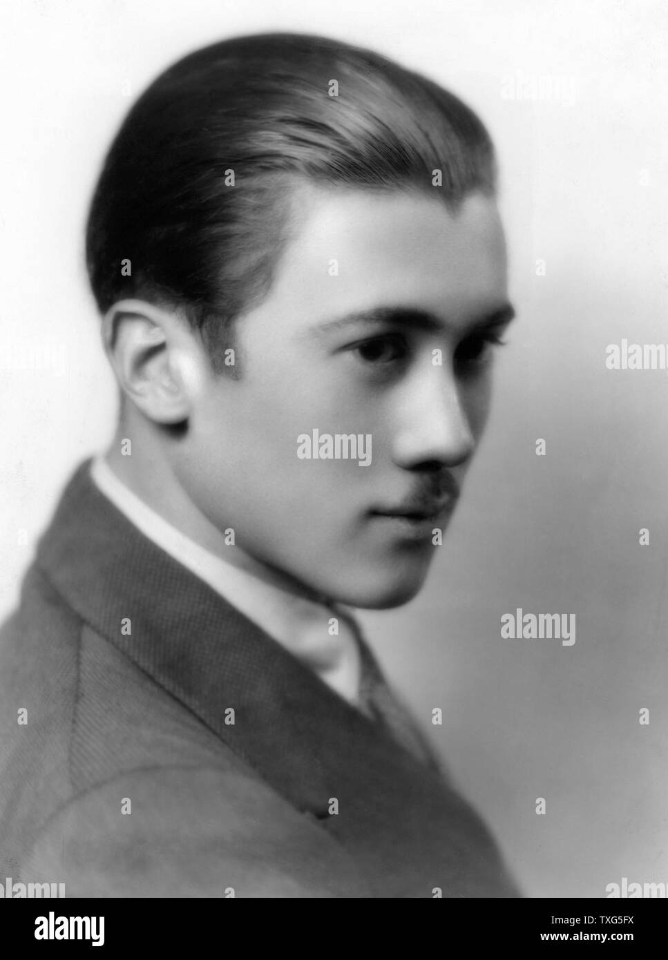 Ian ogilvy hi-res stock photography and images - Alamy