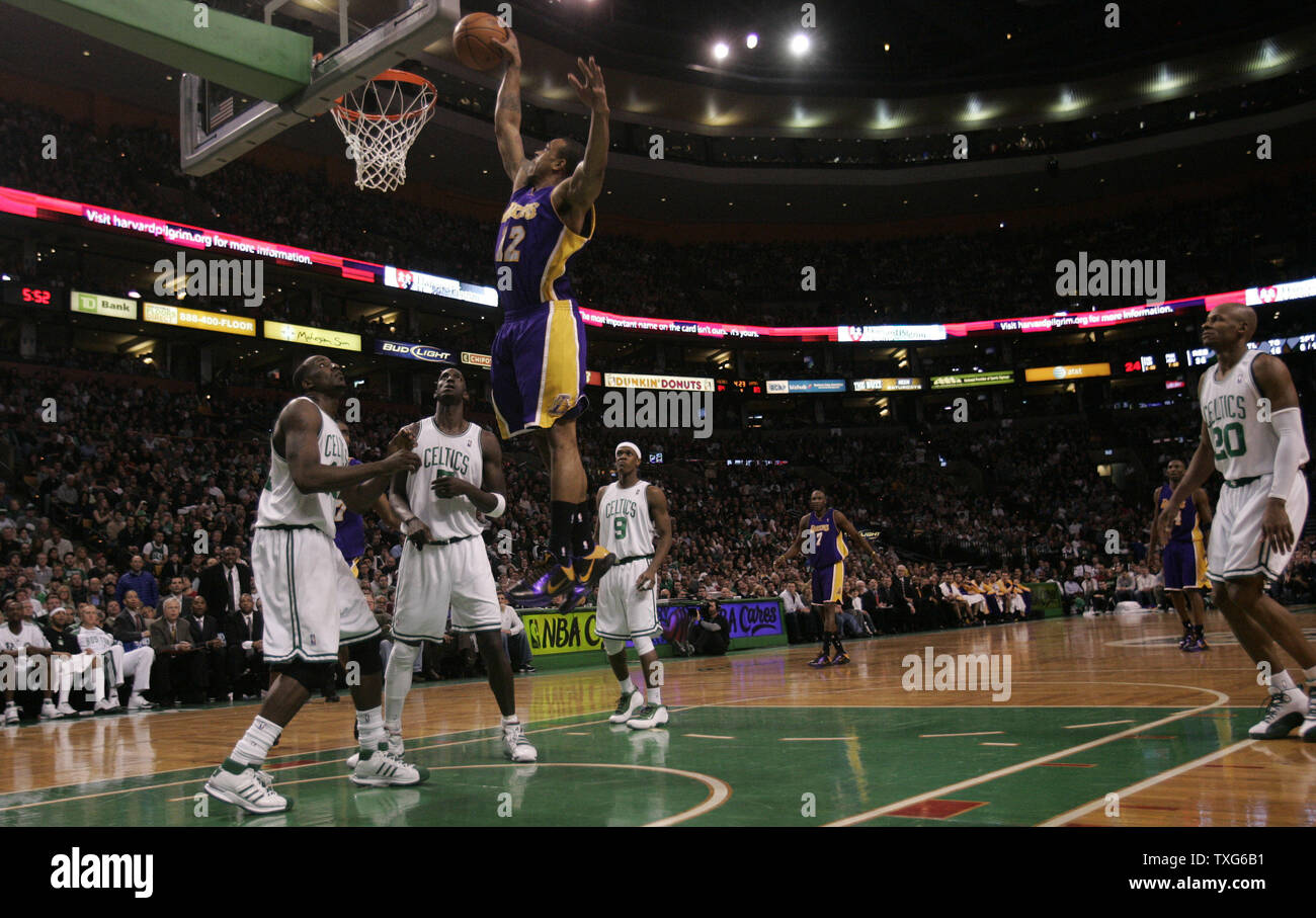 Ray allen kevin garnett celtics hi-res stock photography and images - Alamy