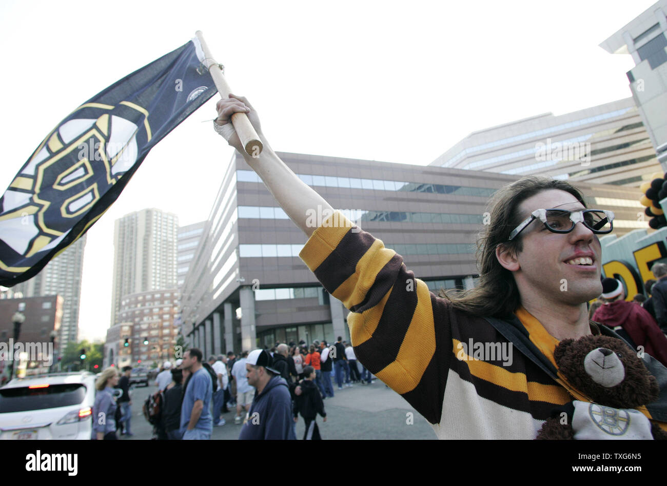Hanson brothers slapshot hi-res stock photography and images - Alamy