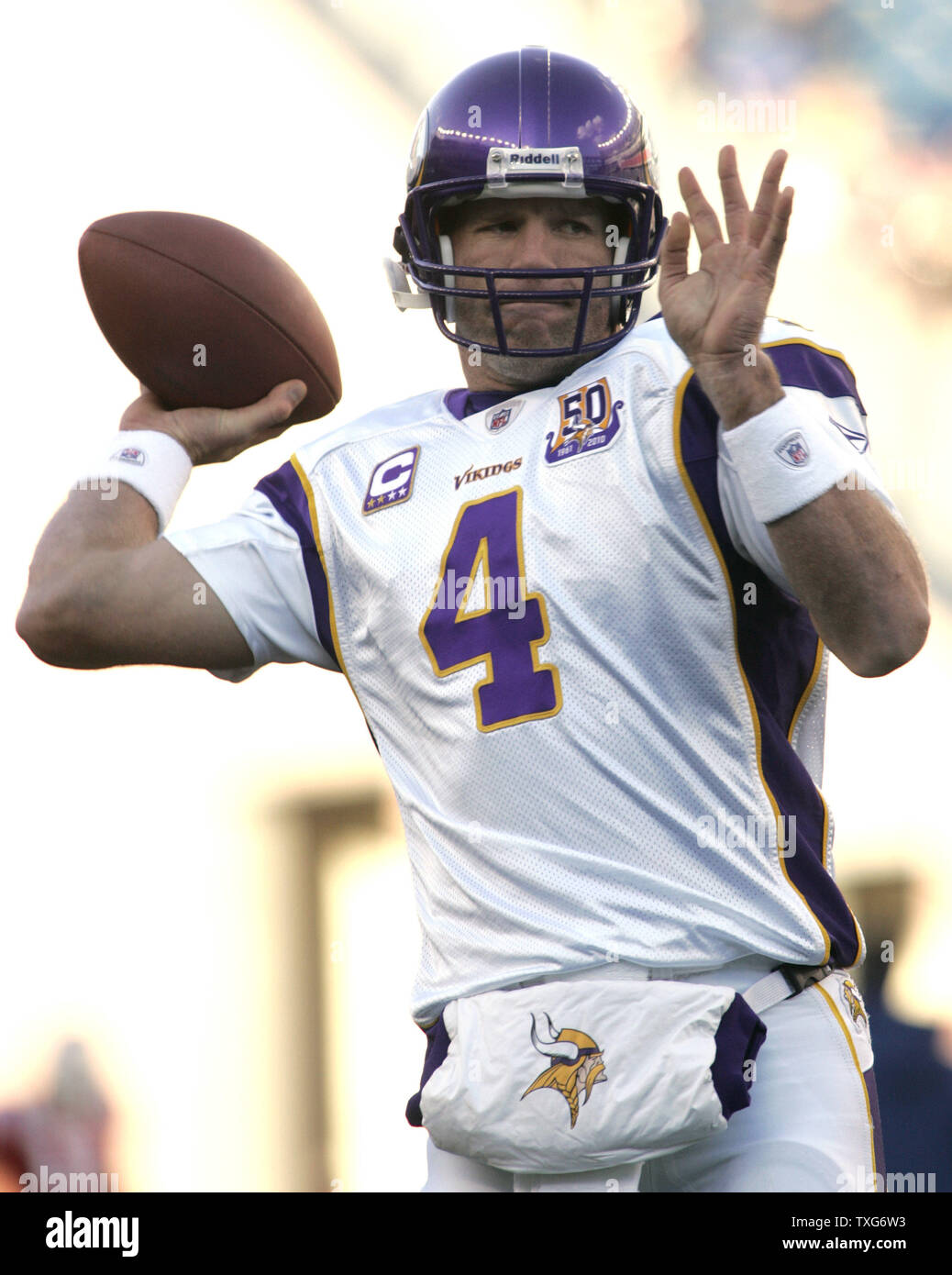 Quarterback brett favre hi-res stock photography and images - Alamy