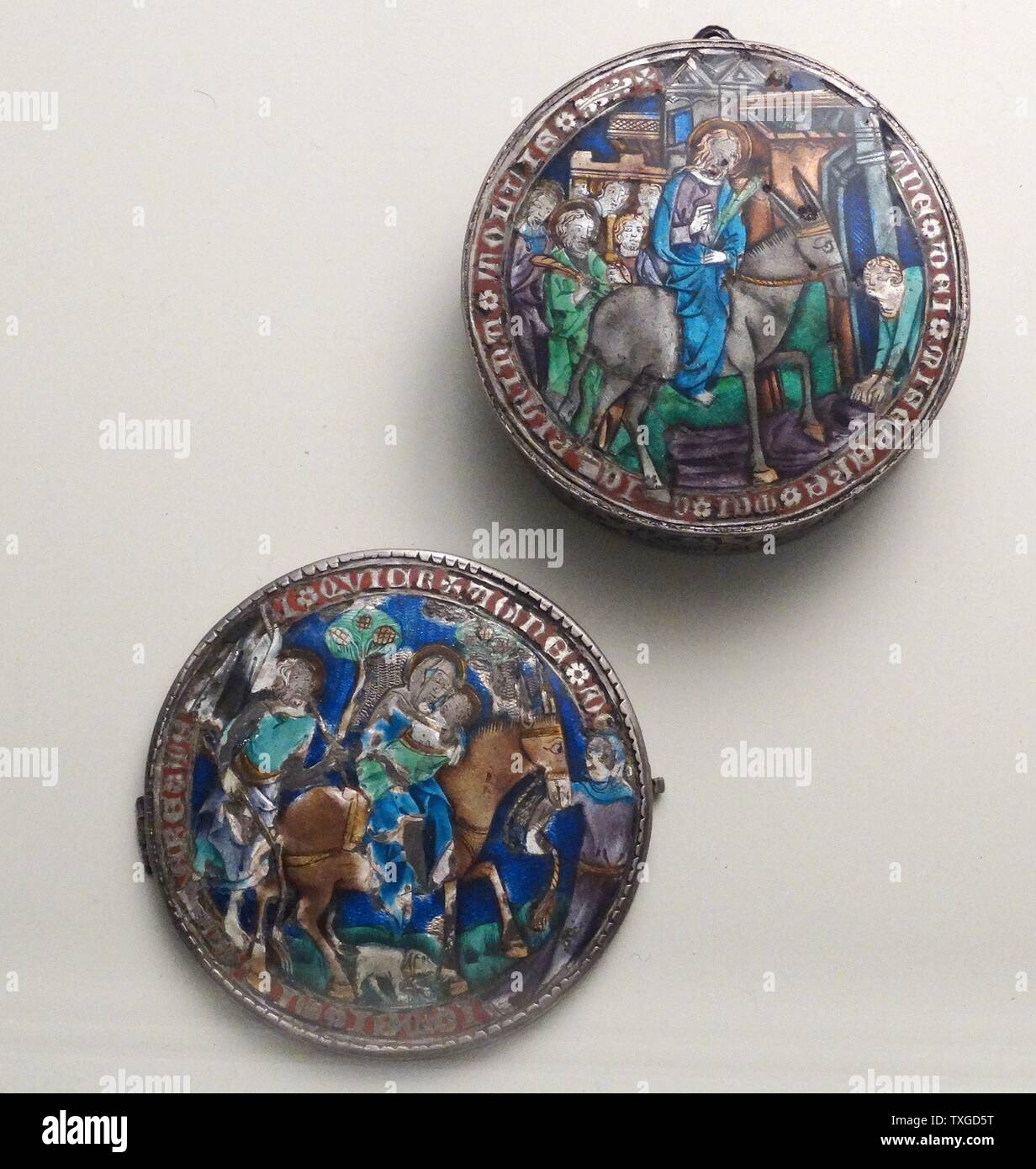 Silver medieval hi-res stock photography and images - Alamy