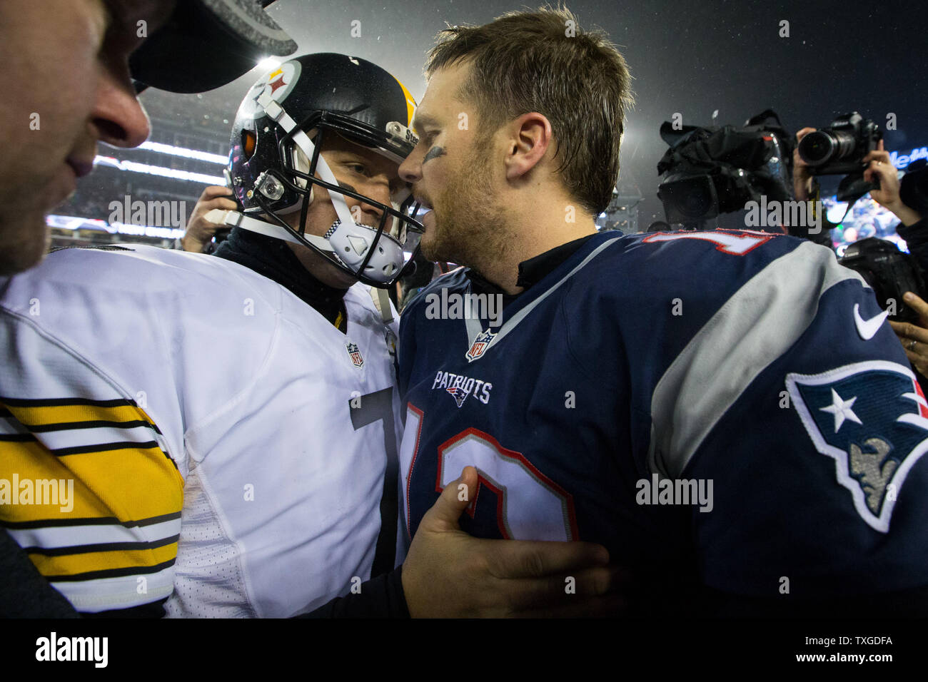 Steeler Hand Brady During Game How Tom Brady, Rob Gronkowski