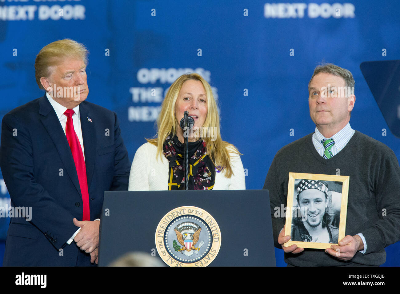 United States President Donald Trump (L) listen to Jeanne Moser (C ...