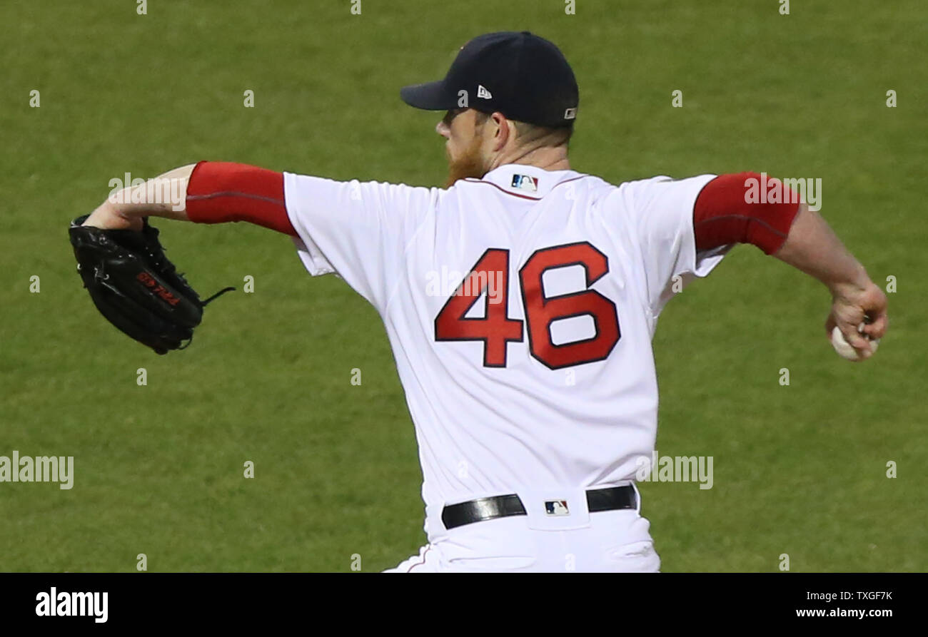 Boston Red Sox relief pitcher Craig Kimbrel delivers to the Los Angeles ...