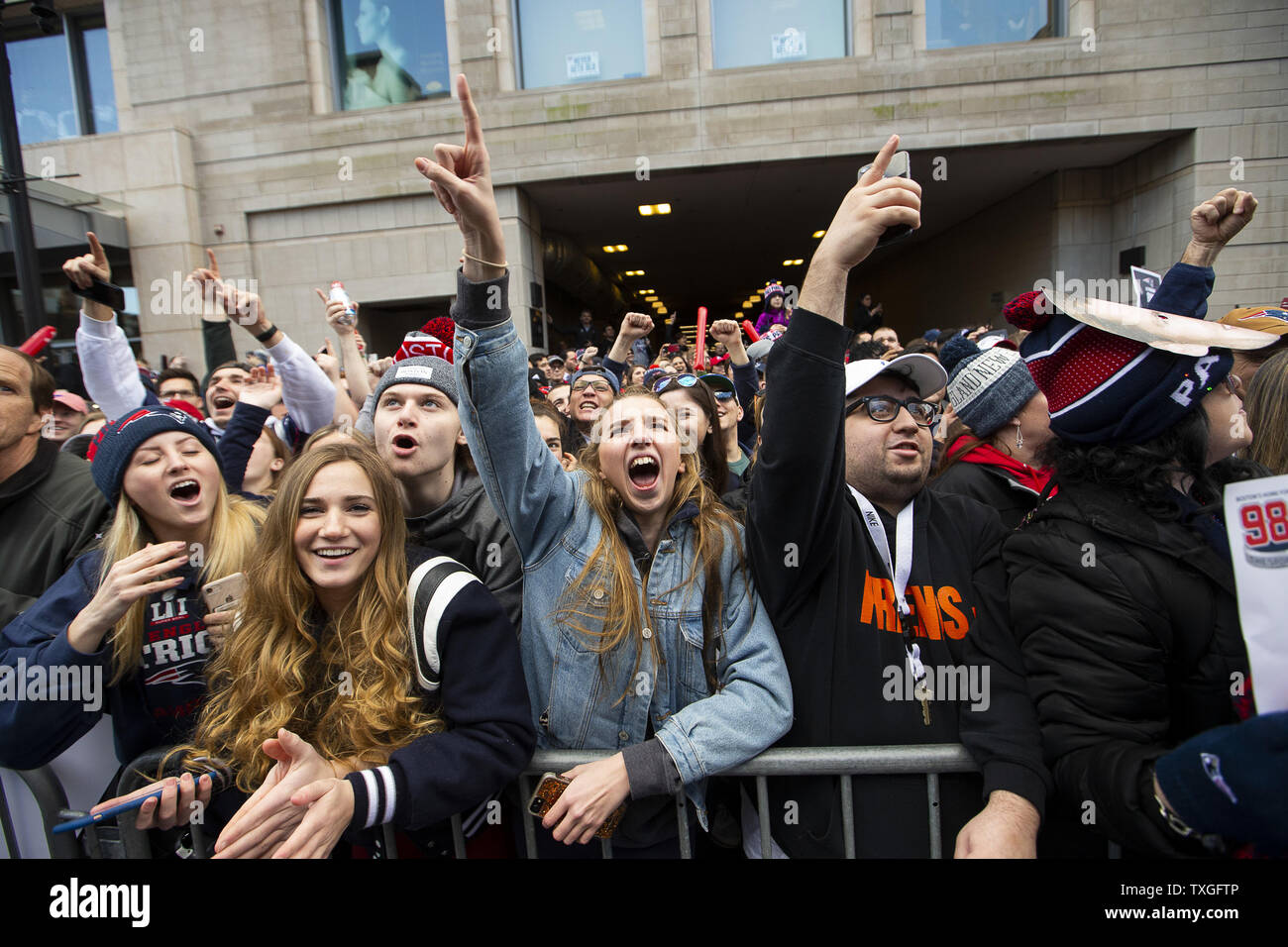 New England Patriots fans cheer on their team as they celebrate winning ...