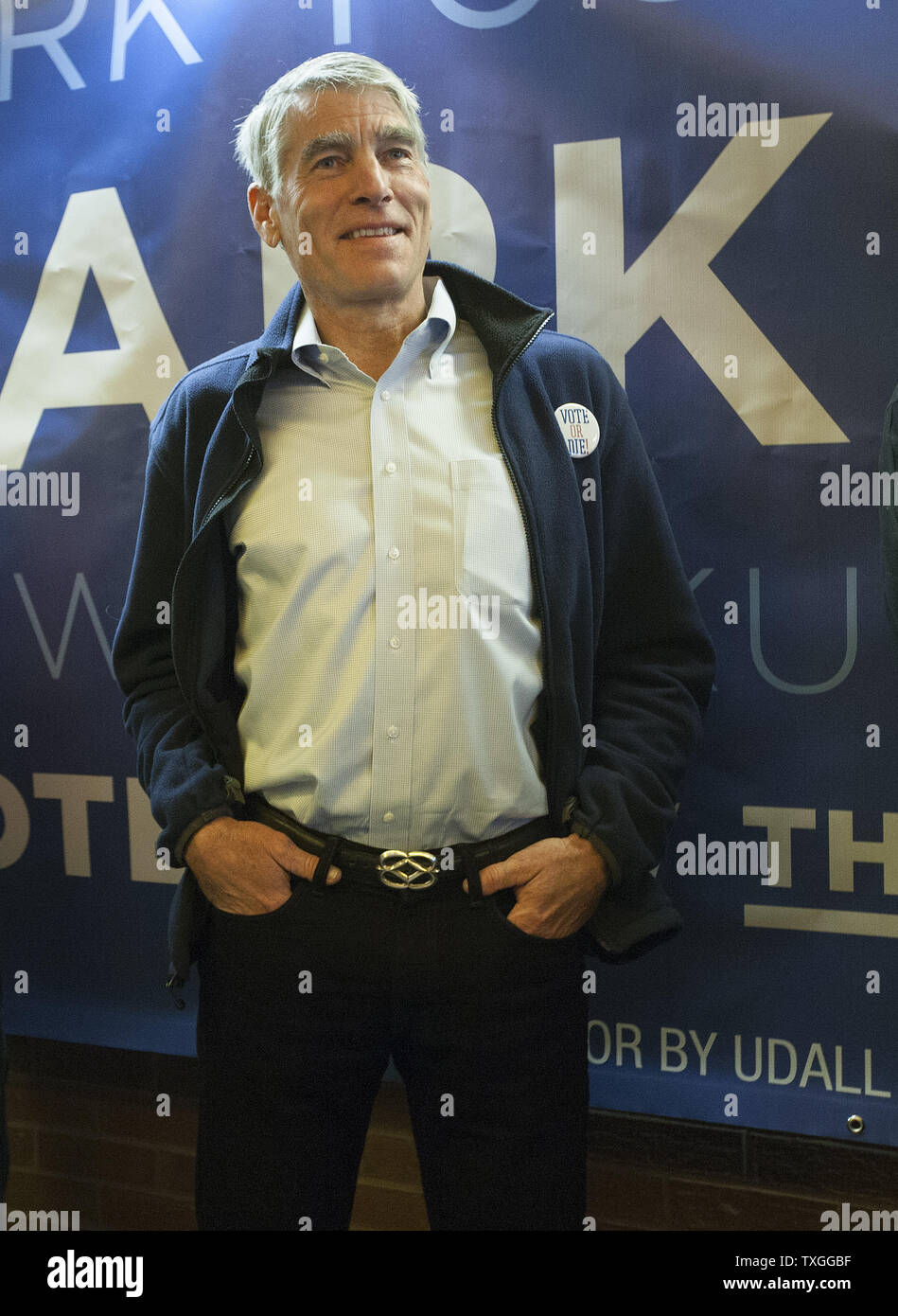 Joe biden campaign bus hi-res stock photography and images - Alamy