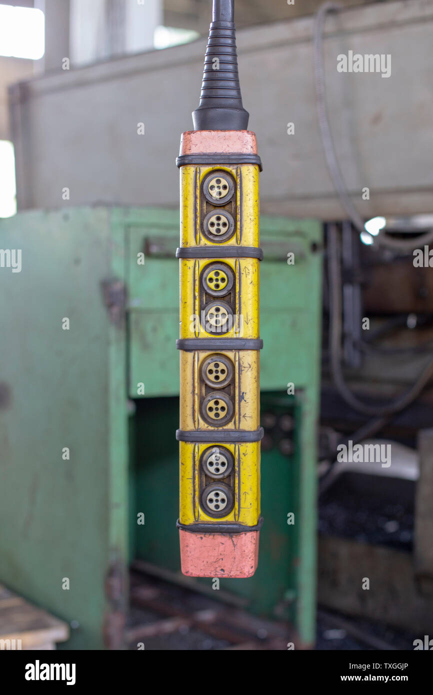 Overhead crane hi-res stock photography and images - Alamy