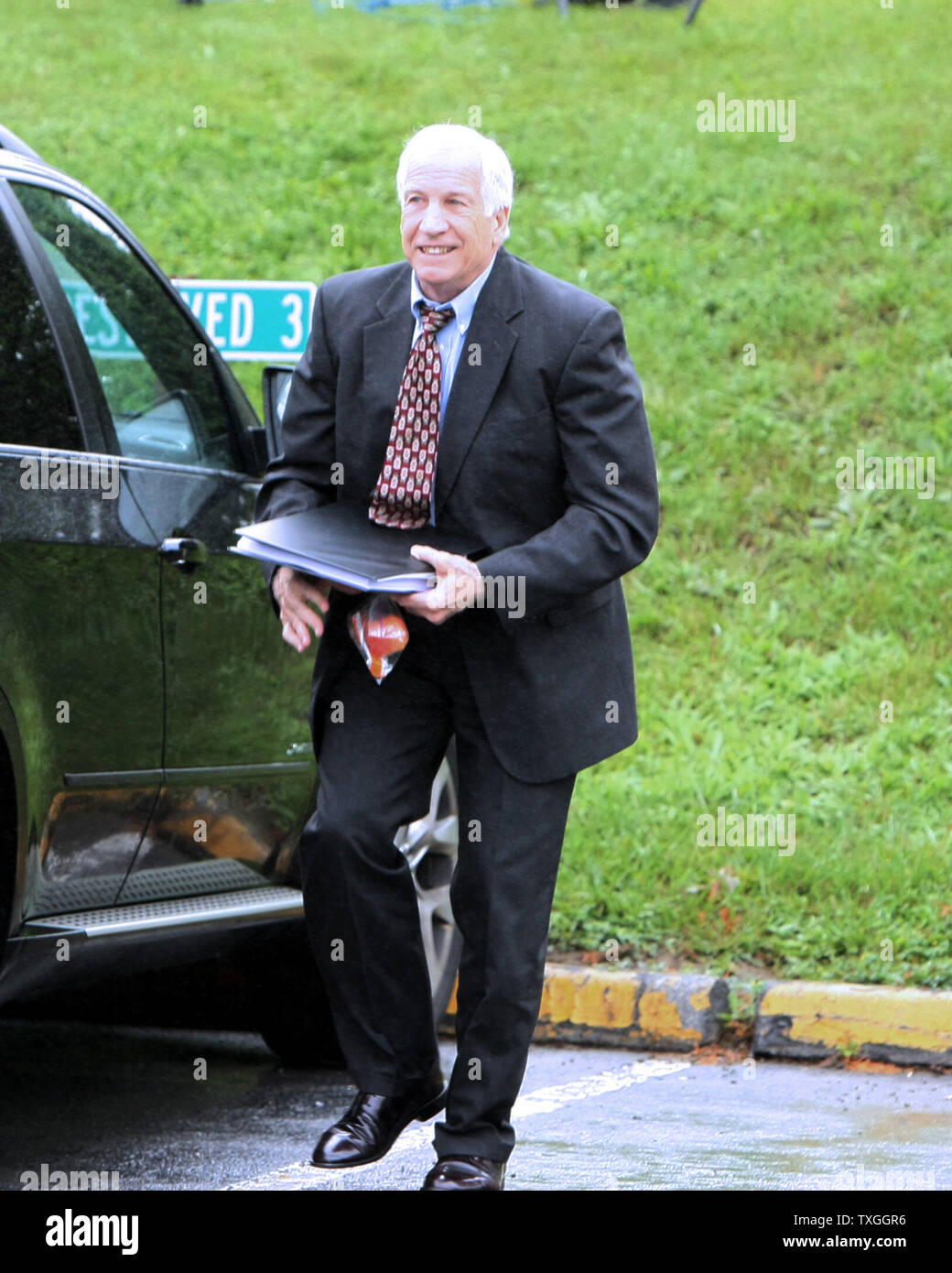 Former Penn State assistant football coach Jerry Sandusky arrives at ...