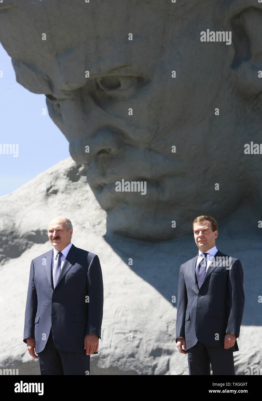 Russian President Dmitry Medvedev (R) and his Belorussian counterpart ...