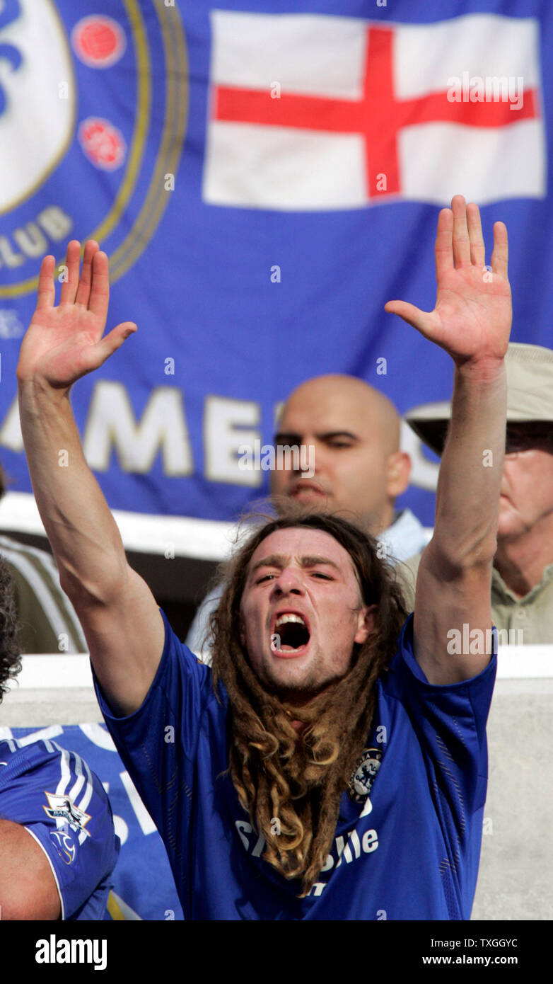 Chelsea football club fan hi-res stock photography and images - Alamy