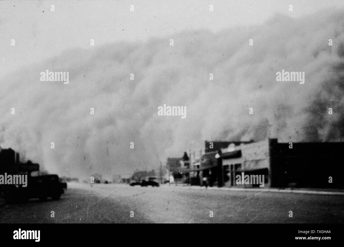 Dust storm approaching stratford hi-res stock photography and images ...