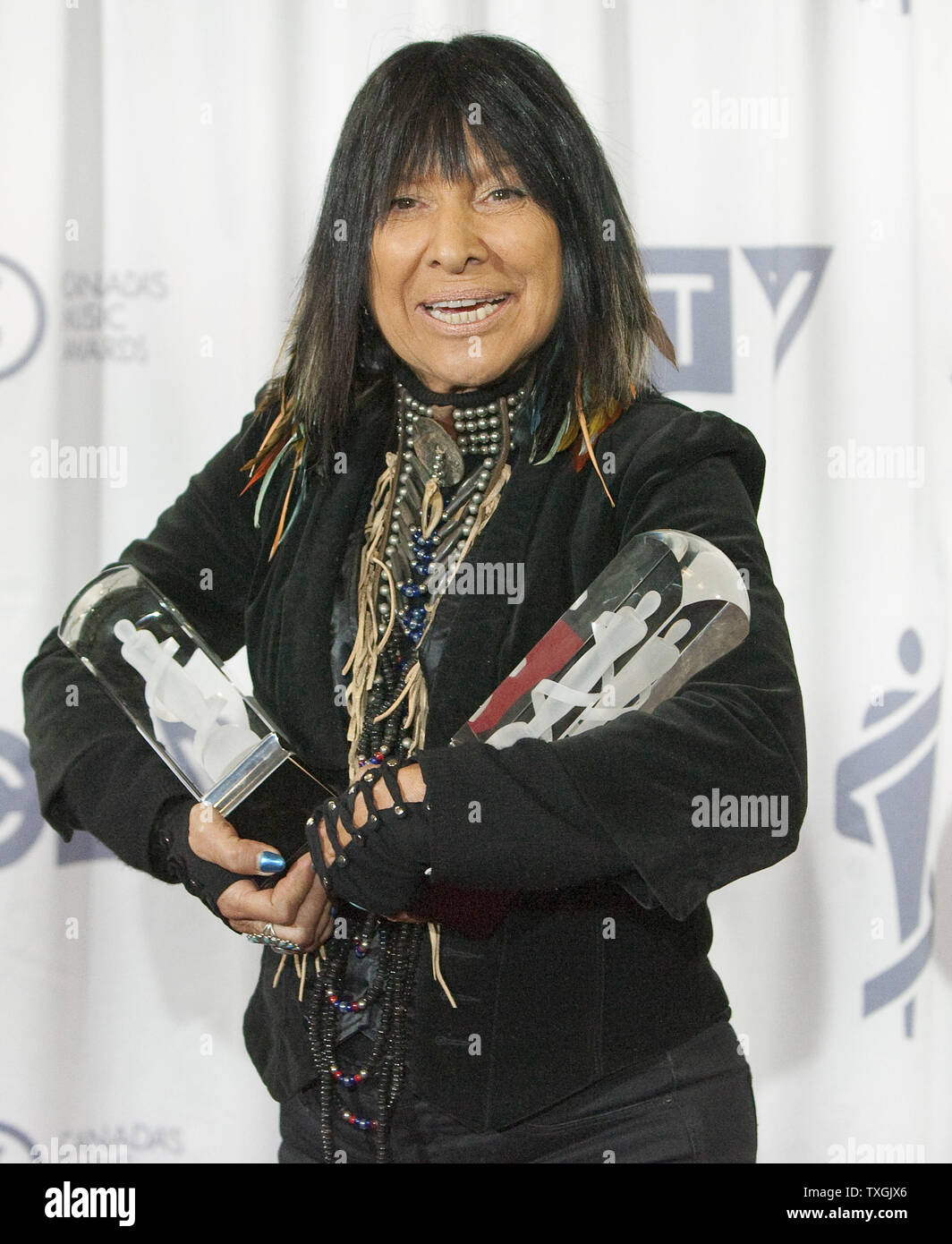 Buffy Saint-Marie wins "Aboriginal Album of the Year" and "Contemporary ...