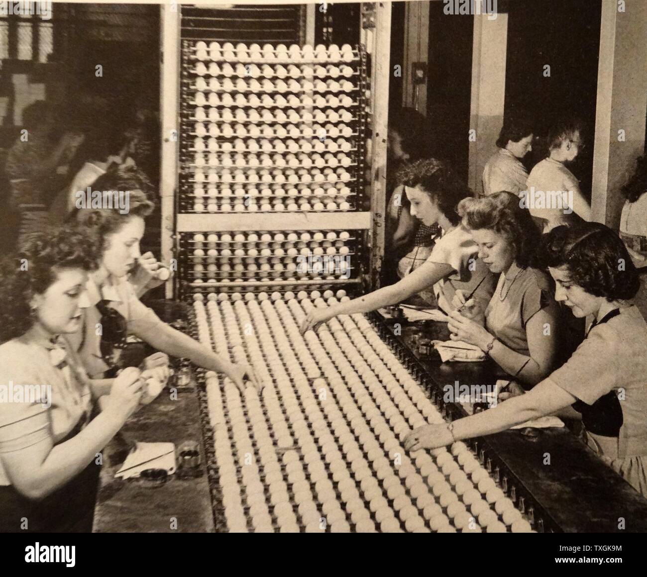 Early 20th century woman working hi-res stock photography and images ...
