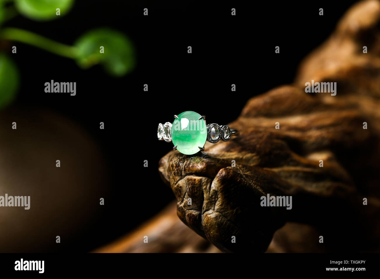 The emerald ring Stock Photo - Alamy