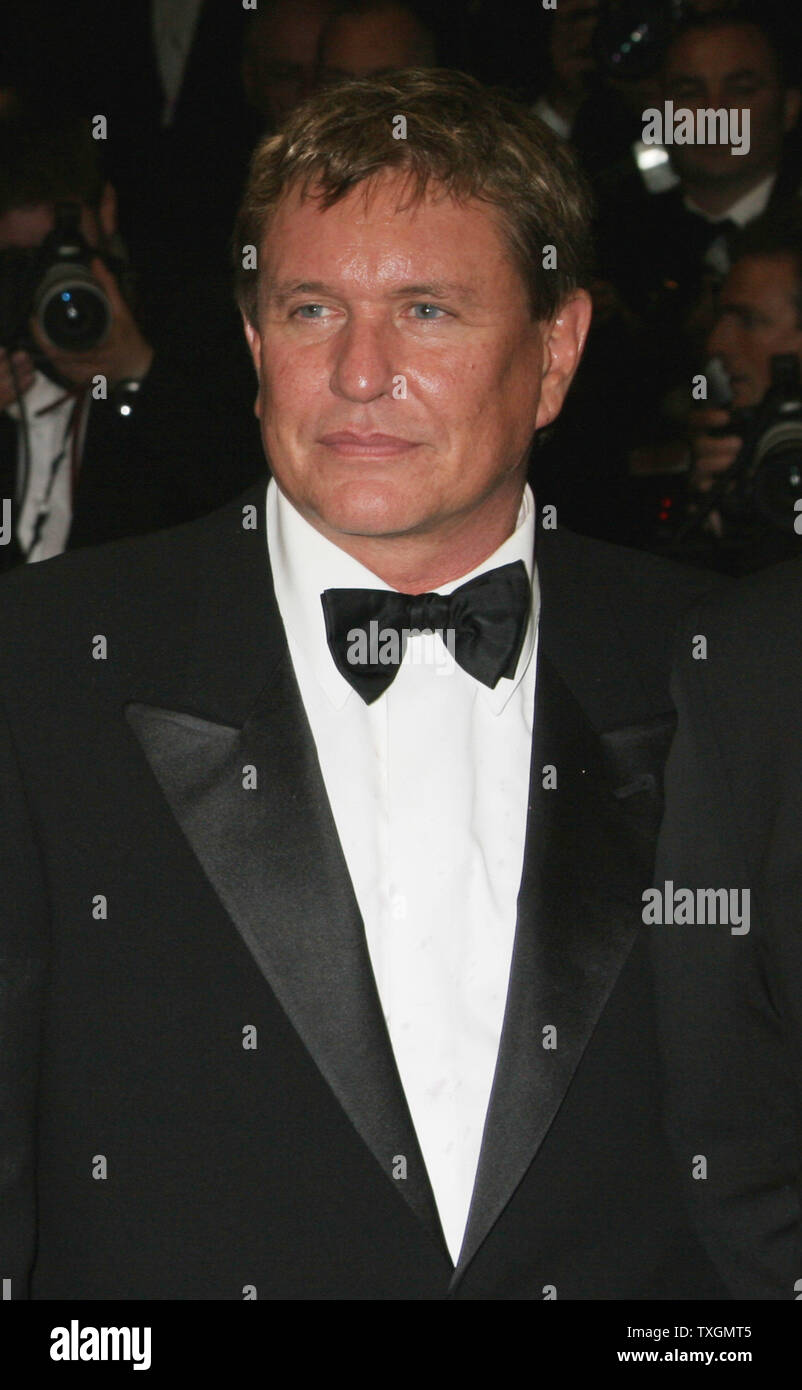 Actor Tom Berenger arrives on the red carpet before a special screening ...