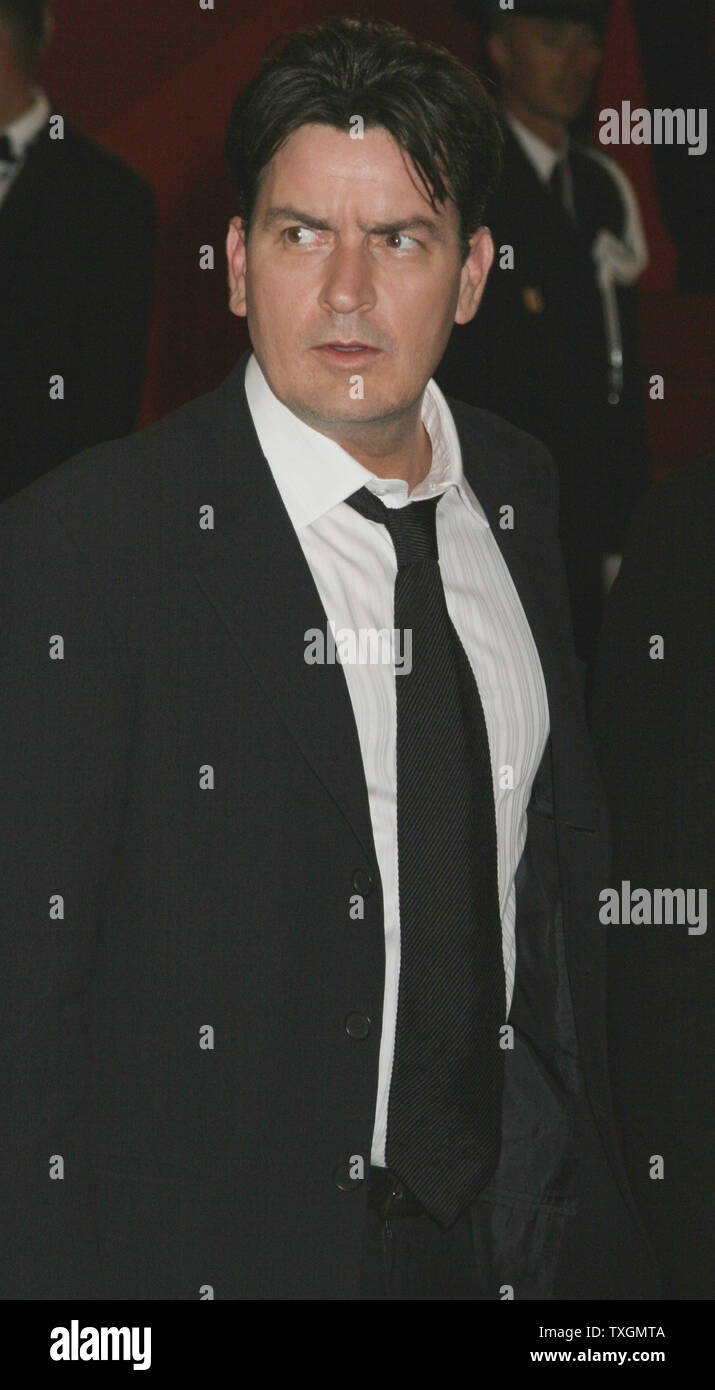 Actor Charlie Sheen arrives on the red carpet before a special ...
