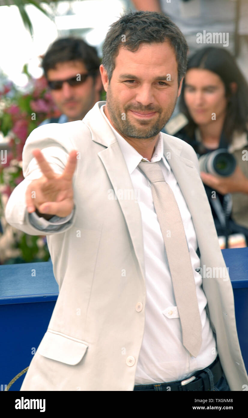 Mark Ruffalo attends a photo call for "Zodiac" on the Terrasse Riviera ...